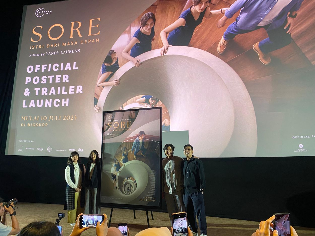 Film "Sore Istri dari Masa Depan" Rilis Official Poster & Trailer ...