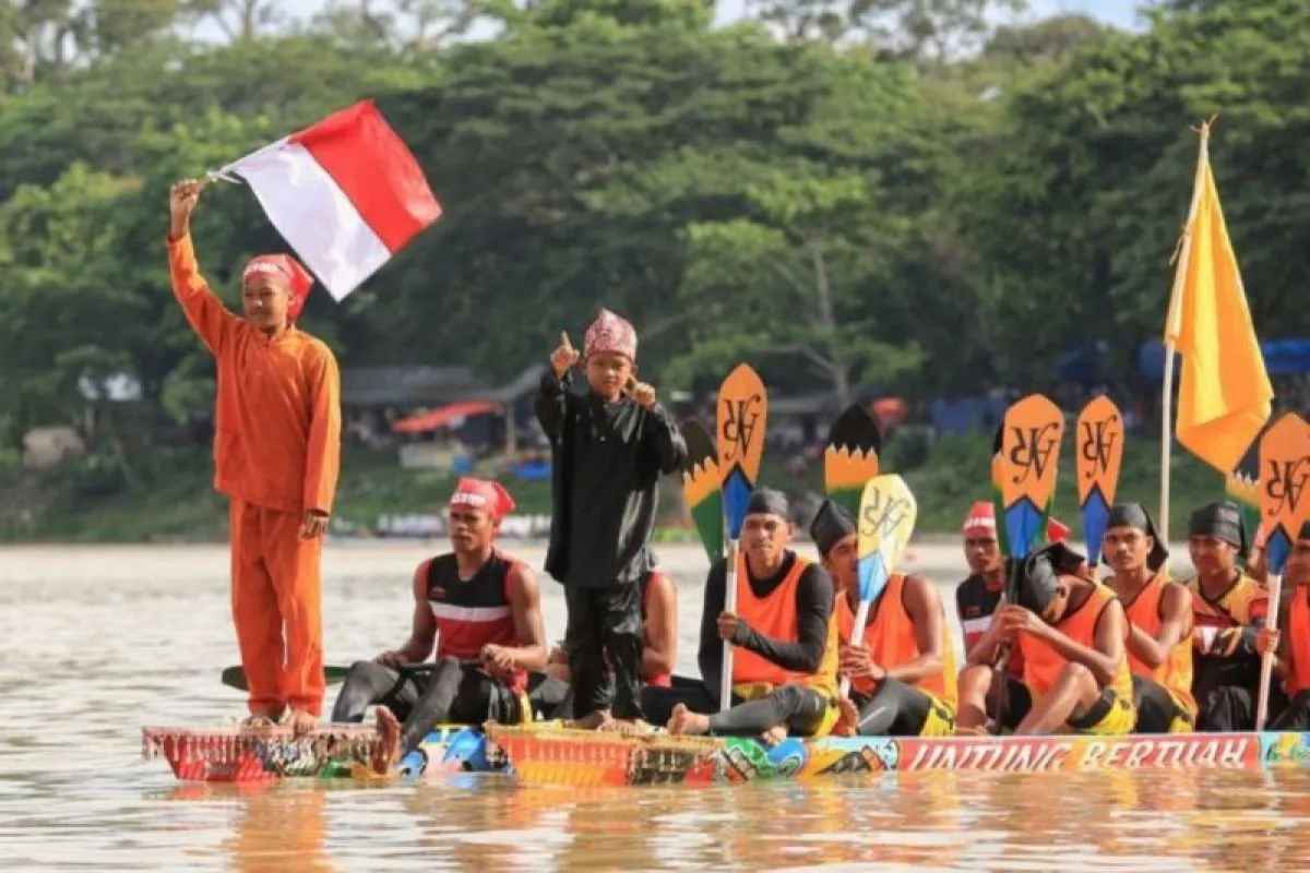 Rapper Amerika Melly Mike Tampil di Pacu Jalur 2025: 'Laguku Viral Gara ...