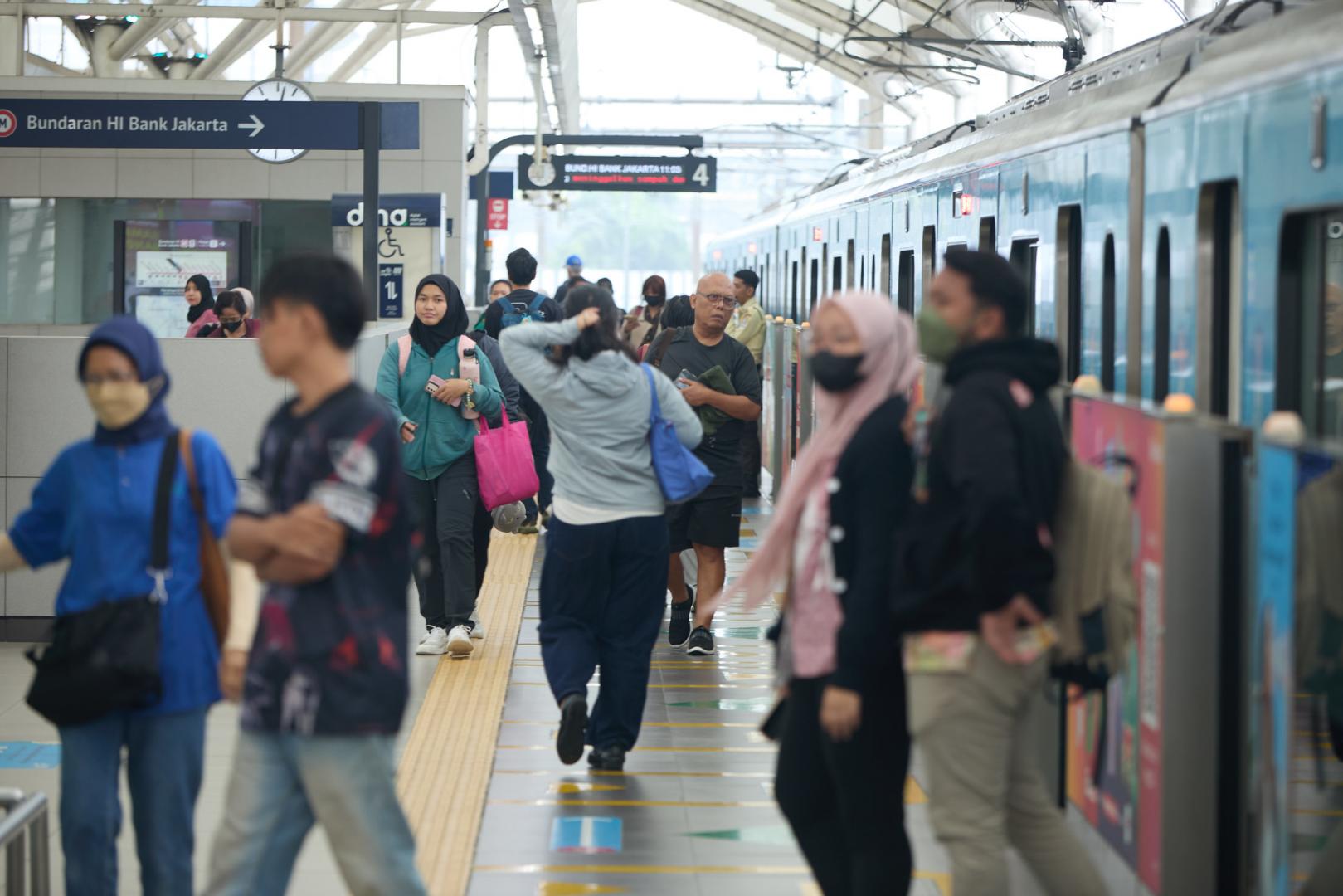 Syarat Buka Puasa Saat Naik LRT, MRT, dan KRL di Ramadan 2026