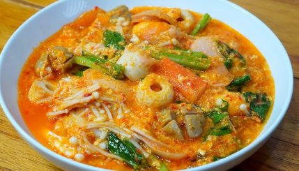 Tren Makanan Pedas yang Selalu Viral di Indonesia