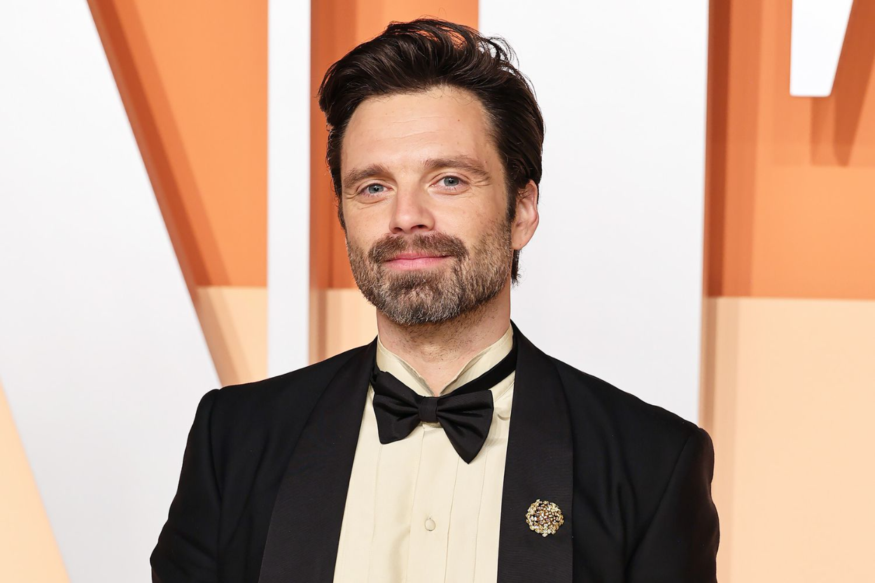 Definisi Hoki! Sebastian Stan Mengaku Diselamatkan oleh Film Komedi ...